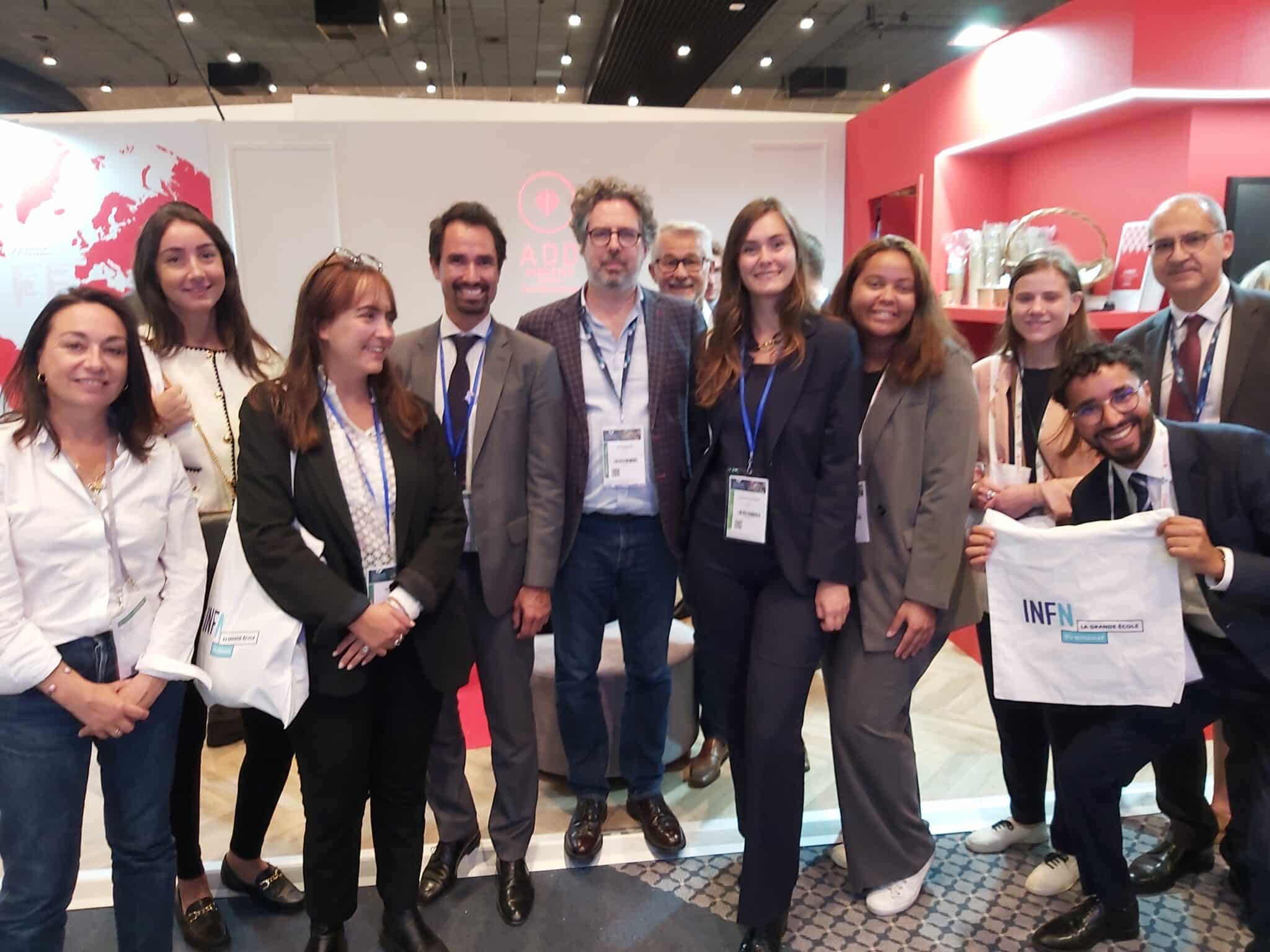 Les étudiants de l'INFN de Paris au congrès des notaires de Deauville ...